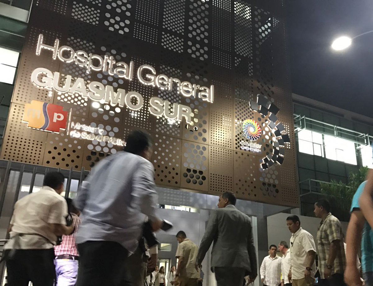 Presidente @mashirafael recorre el hospital general guasmo sur, en # ...