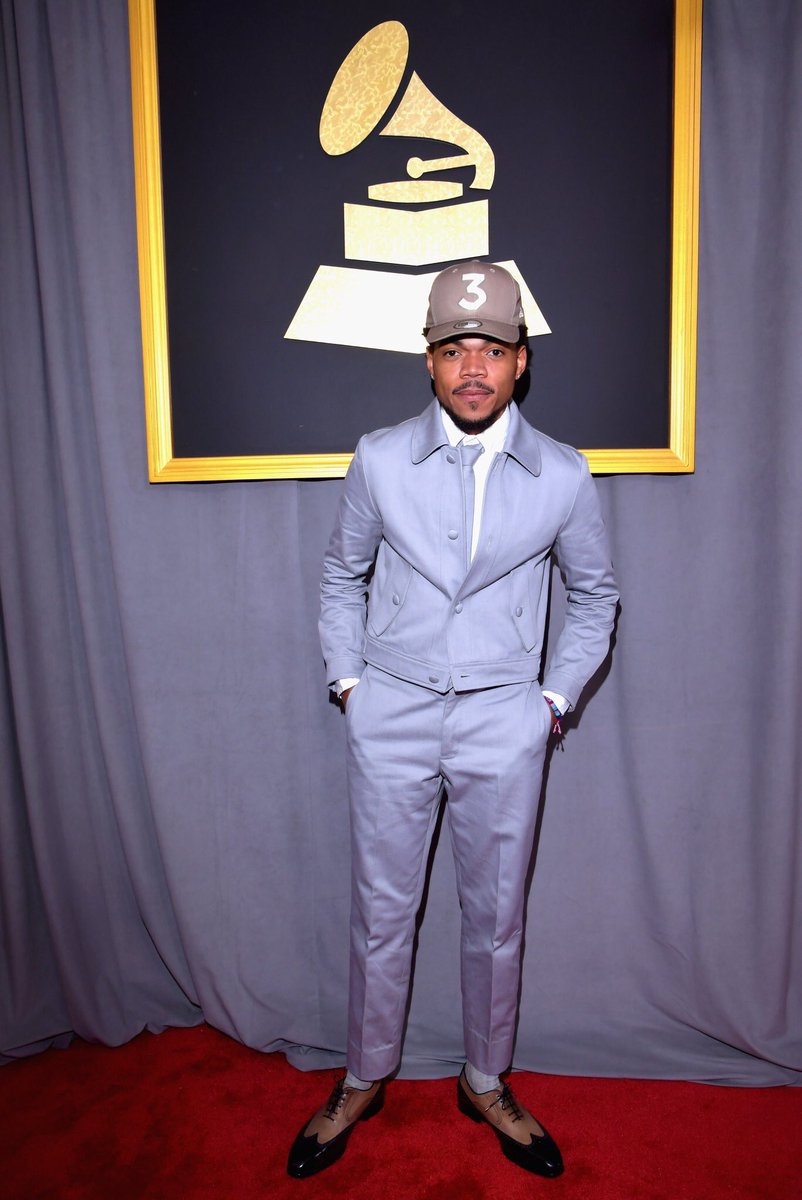 Chance The Rapper Looks Sleek In Gray On The 2017 GRAMMYs Red Carpet ...