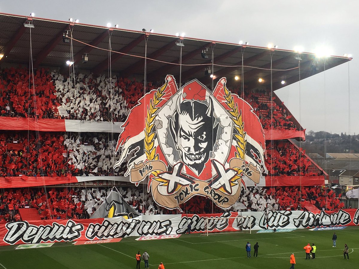 Découvrez le triple tifo géant des supporters du Standard – Zone Rouche Découvrez le triple tifo géant des supporters du Standard – Zone Rouche