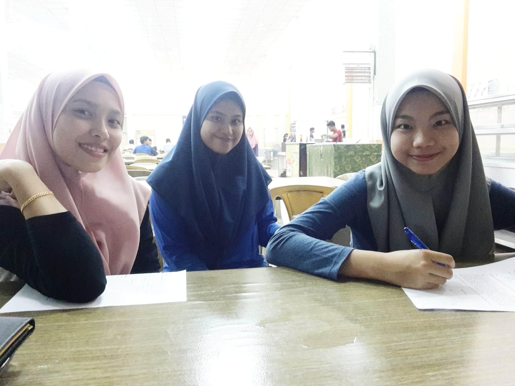 ST on Twitter: "Tambah sofea, cukuplah team "dak-dak akj" sem 1 dulu 😂😂😂. Why time flies so fast ...