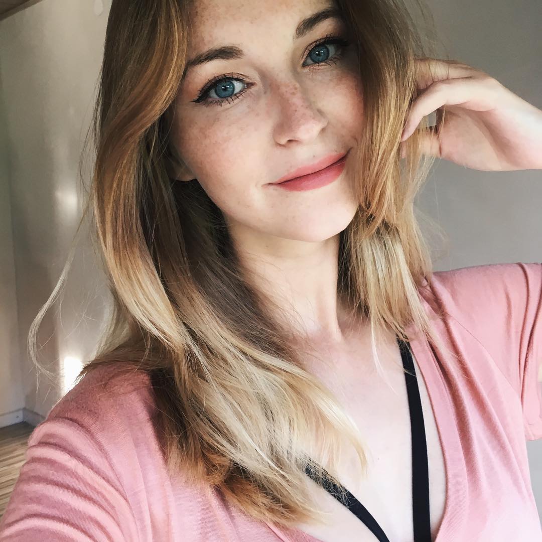 Pretty Girls On Twitter Pretty In Pink…
