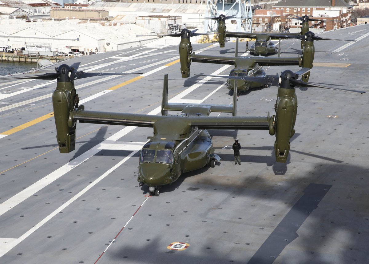 トランプ大統領が搭乗した海兵隊のヘリ、マリーン・ワンをエスコートして来たのが、渋いモスグリーンにペイントされた海兵隊のオスプレイたち。見慣れた ...