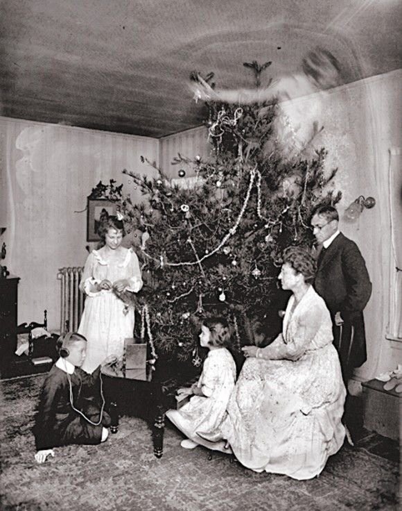 Creepiest Family Photo Ever