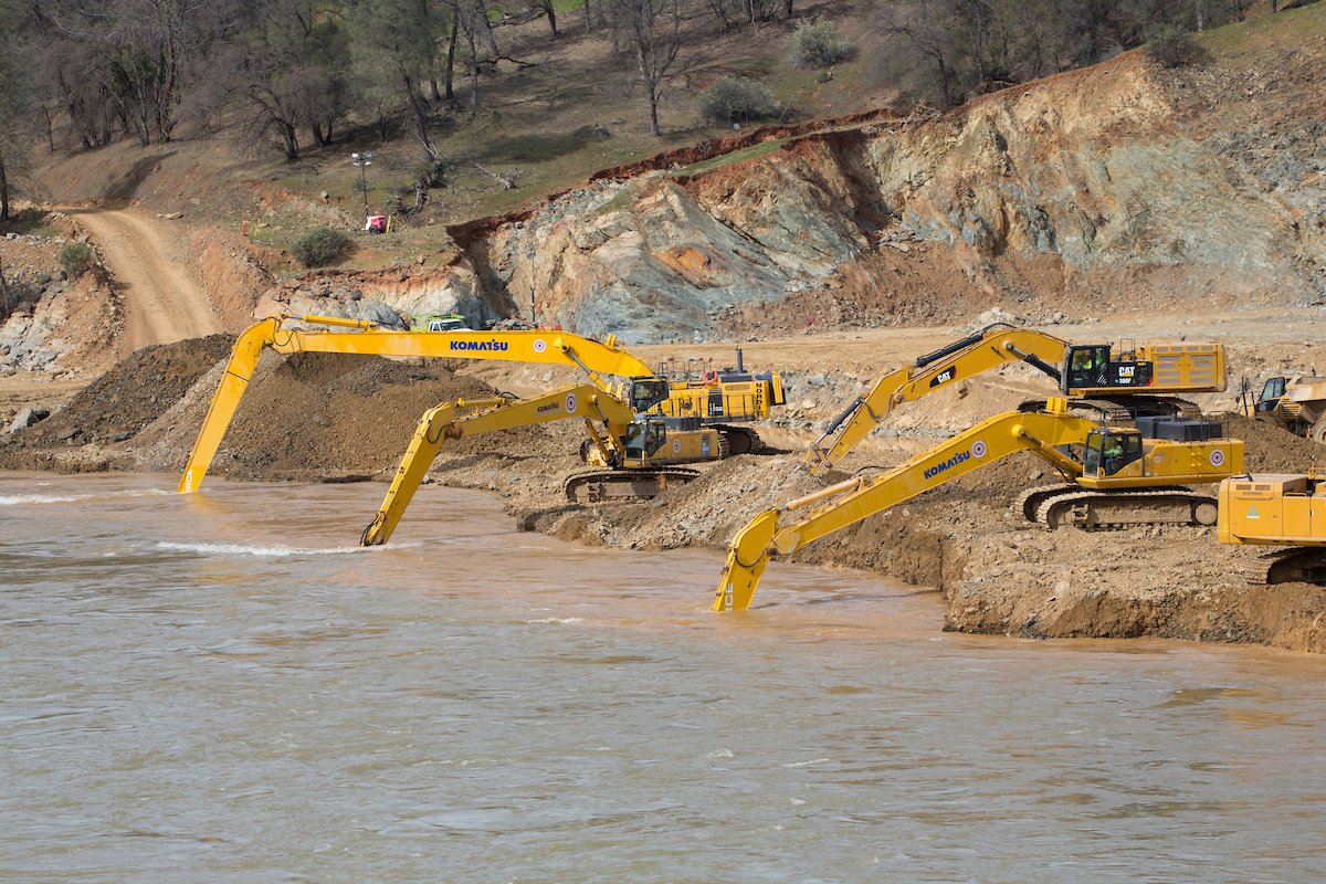 Photo: 803,000 cubic yards of debris removed from diversion pool : r ...