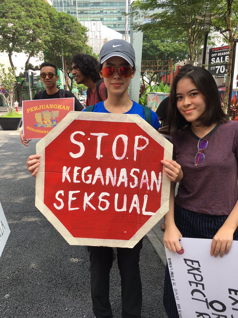 Ezrena Marwan 亞茲莉娜 瑪萬 on Twitter: "Here at Sogo, KL for the #WomensMarchKL #IWD2017…