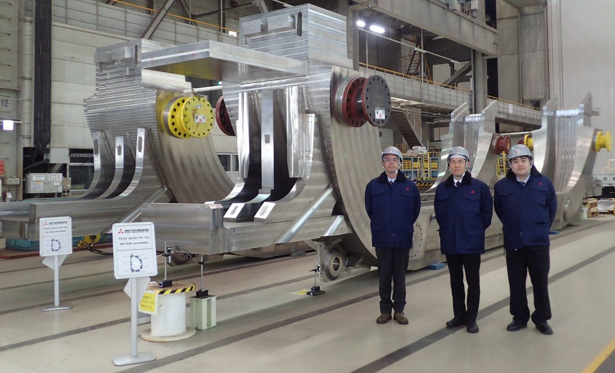 ITER Japan (QST) on Twitter: "3月7日、小野塚ITER機構中央統合本部長(写真中央)が三菱重工業二見工場を訪れ、ITERトロイダル磁場(TF)コイル及びTF構造物 ...