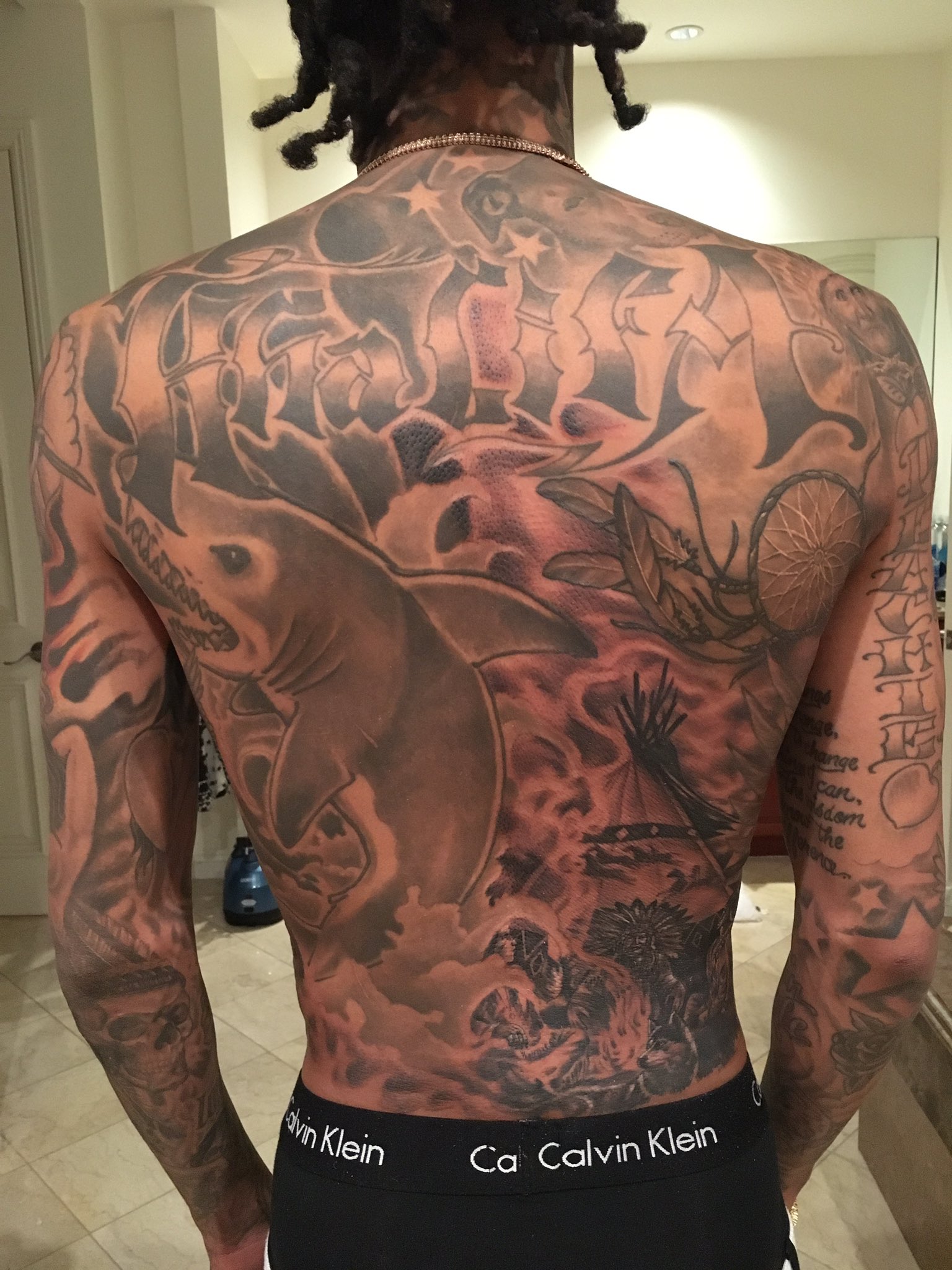 Tatuaggio Sulla Schiena Di Wiz Khalifa Contrattura Alla Schiena: