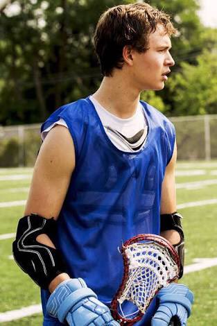 Ansel Elgort Tommy Ross