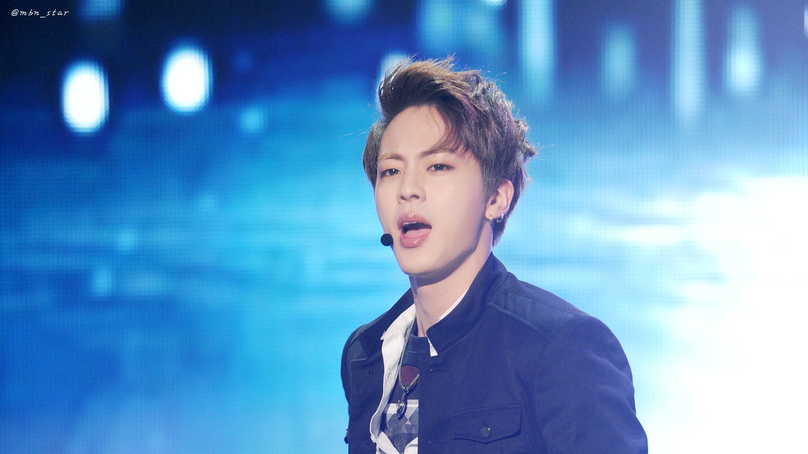 MK 스포츠 on Twitter: "[MBN스타 짤털이①-방탄소년단] 사진을 너무 오래 묵혀뒀나요😂예고 사진은 바로 2014년 2월 11일 상남자 쇼케이스 때의 ...