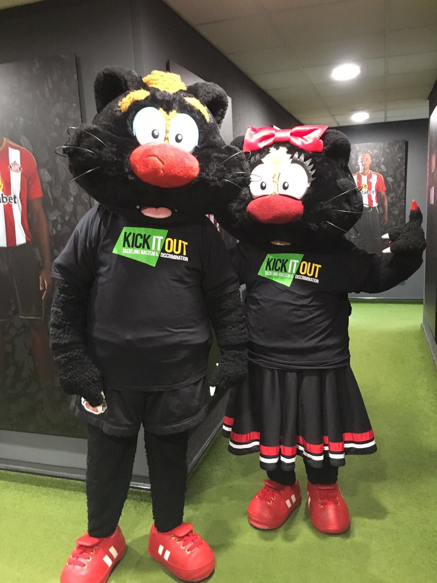 #SAFC mascots Samson and Delilah say @kickitout! 👊