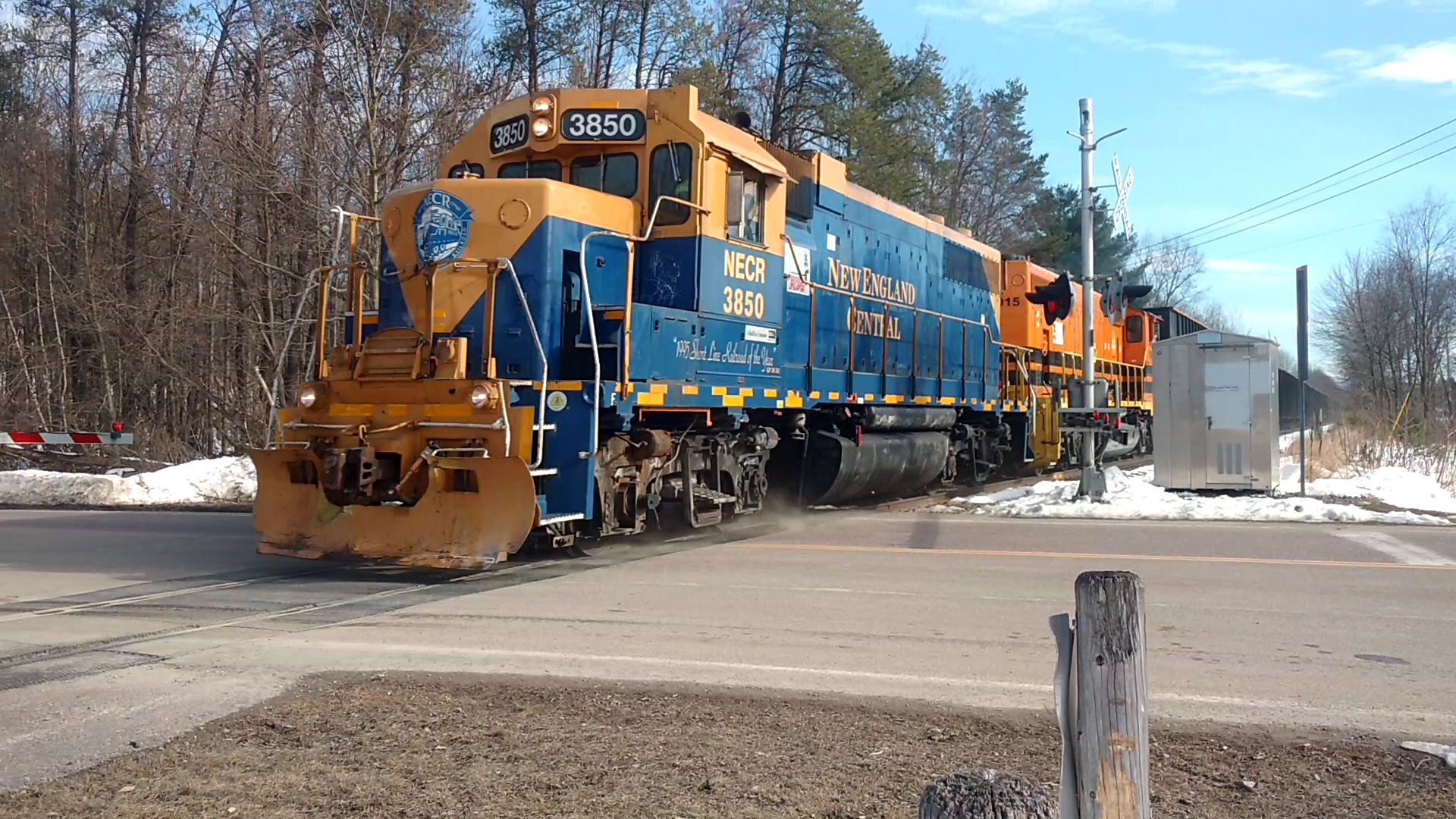 Island Line Rail Productions on Twitter: "NECR 3850 ( GP38) leads the empty Chip train back to ...