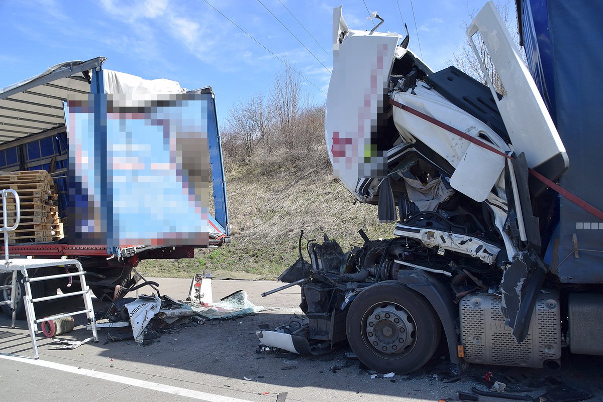 Sperrung: Tödlicher Unfall sorgt derzeit für Stau auf der A14 zwischen ... Sperrung: Tödlicher Unfall sorgt derzeit für Stau auf der A14 zwischen ...