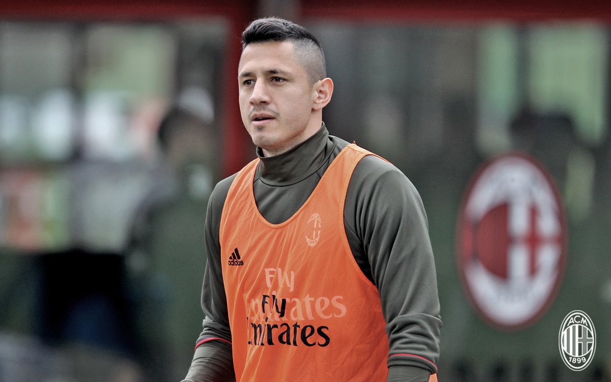 We're back in training ??⚫️ See the best pics from Milanello ? ? Read ...