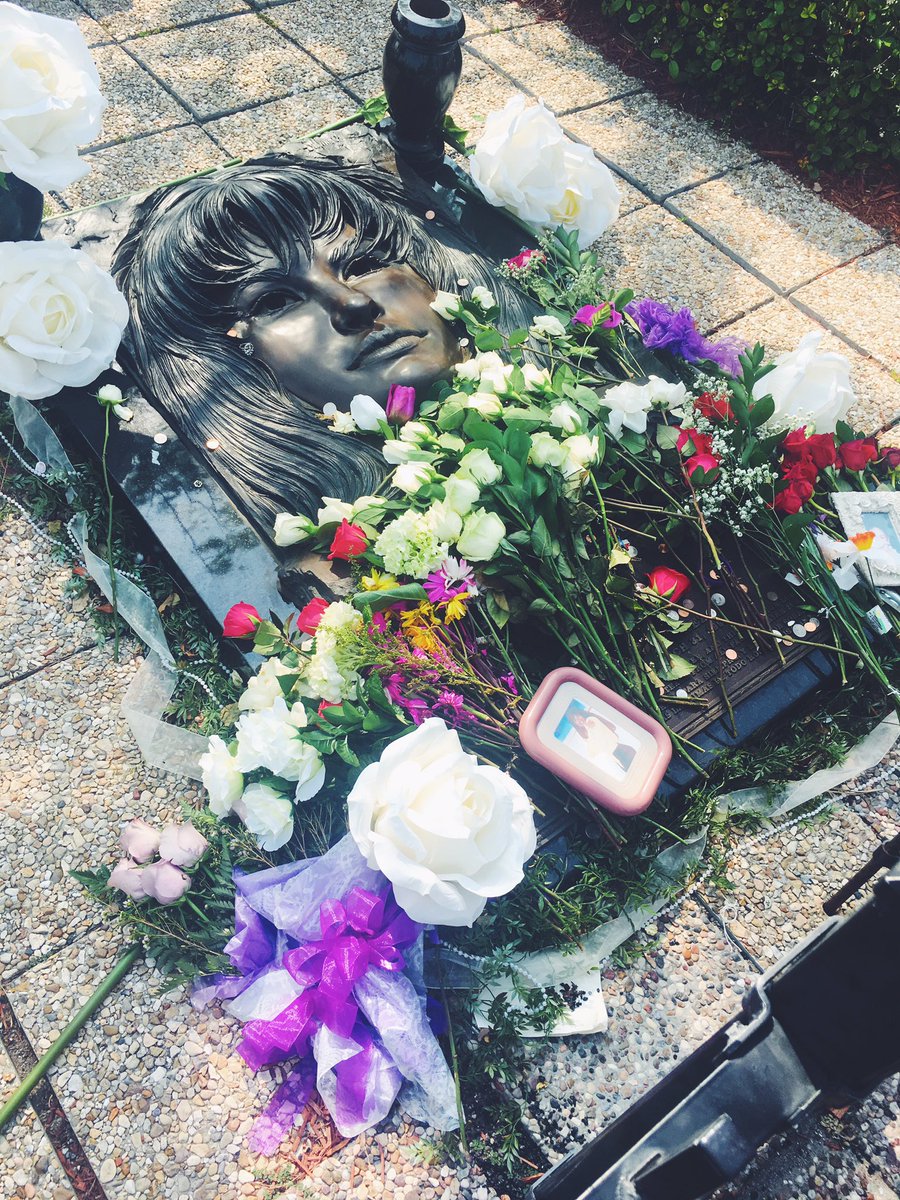 Selena Gravesite