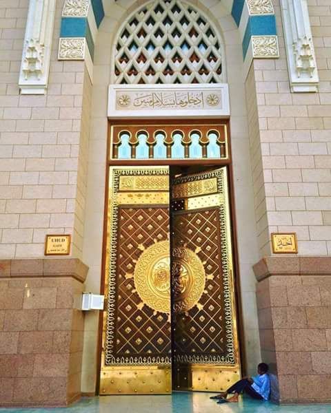 Masjid Nabvi Open Door