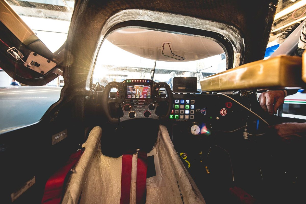 Anyone else’s LMP2 off centre in cockpit? Please help : r/iRacing
