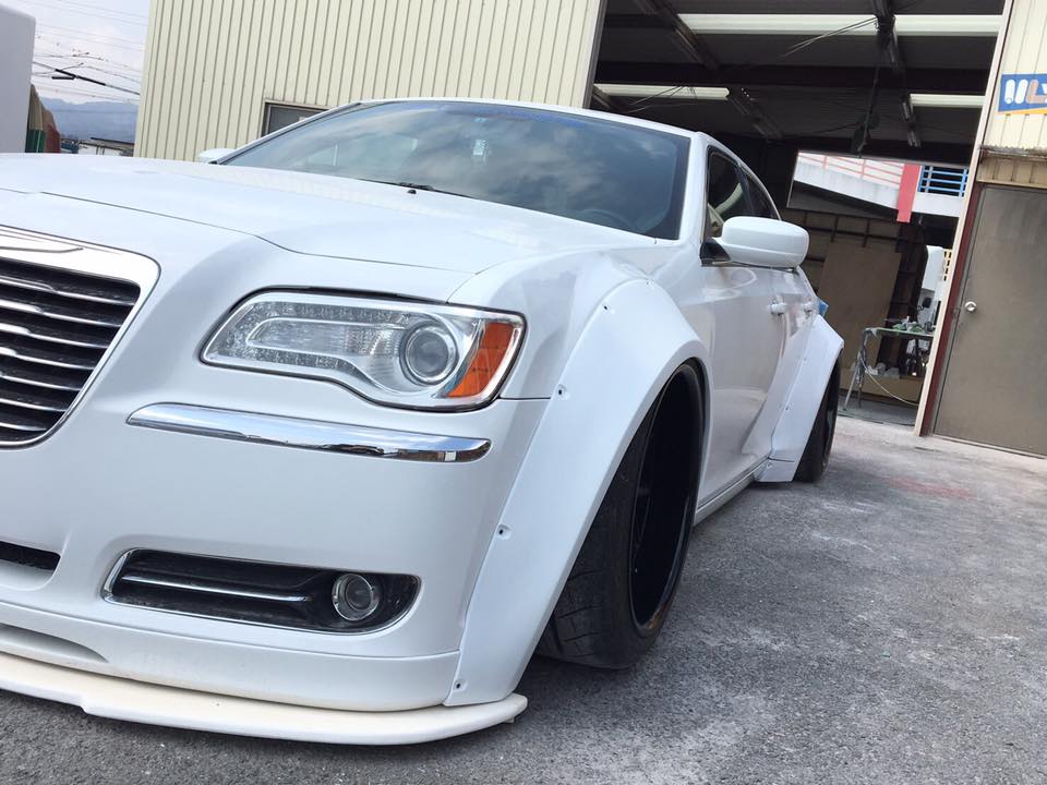 Chrysler 300 Wide Body Kit