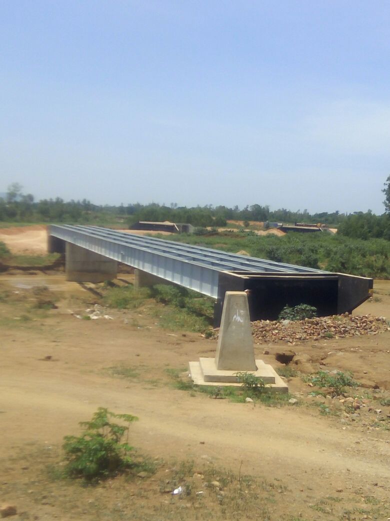 【国際】中国企業手掛けたケニアの橋、完成前に崩落 総工費14億円 [無断転載禁止]©2ch.net