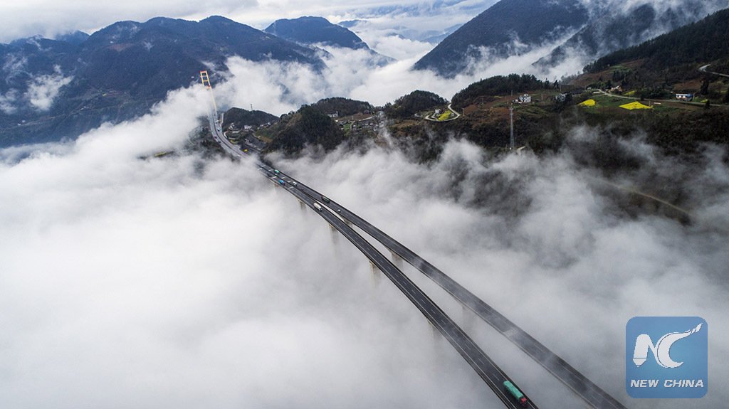 Bridge in heaven! Siduhe Bridge is shrouded in mist after rainfall in ...