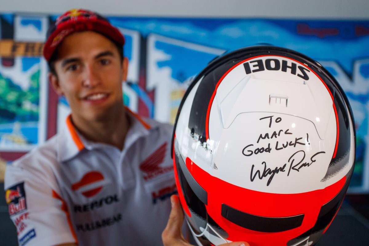 Un placer intercambiar el casco con Wayne Rainey! / It's been a ...