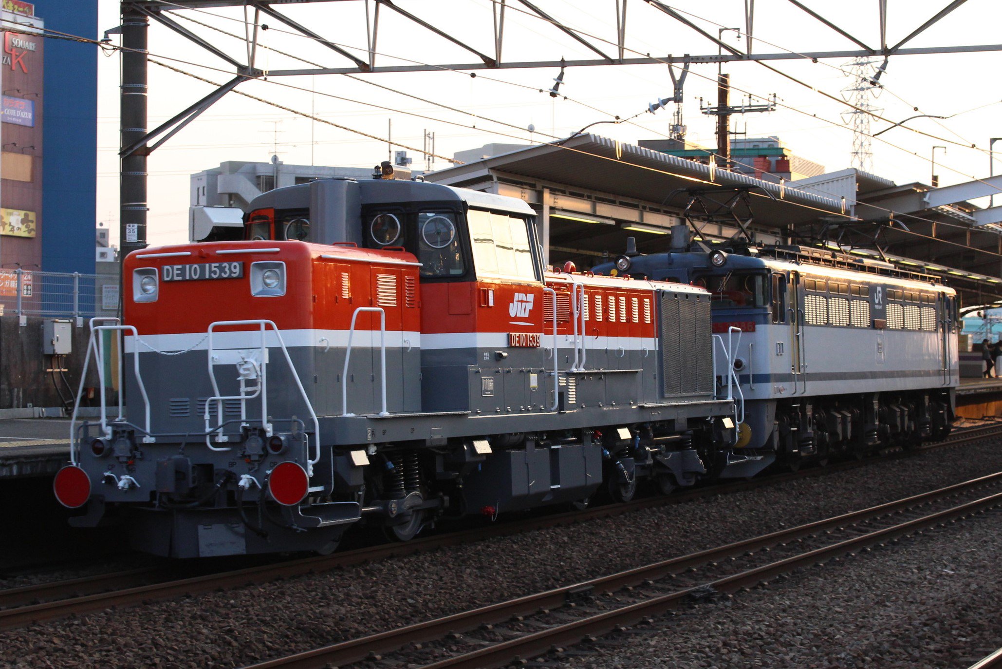 SS-20の人💮🎙️ on Twitter: "4/14 OM入出場 単8283レ EF65 2086+EH500-67 単8282レ EF65 2086+DE10 1539 門司のEH500 ...