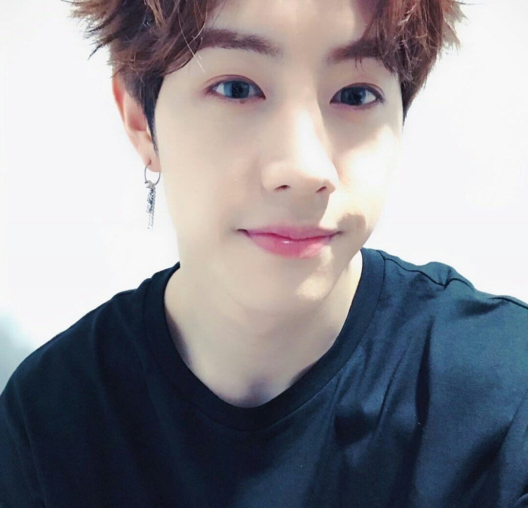 Mark Tuan Selca