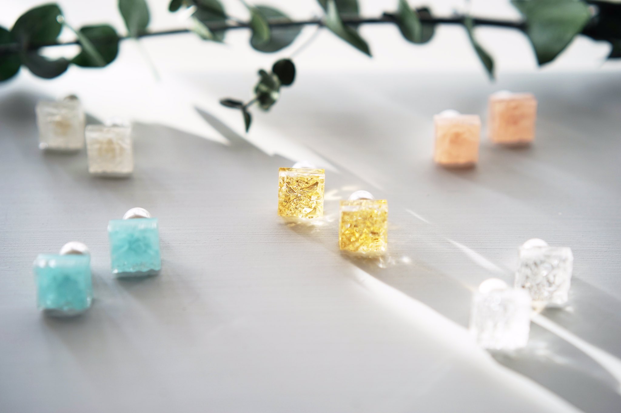 sccoa《スコア》 on Twitter: "本日放送の【王様のブランチ】にて、 この春MCになったモデルの佐藤栞里さんにTUBUピアスをご着用頂いてます。 春らしい白のトップスにシンプルに ...