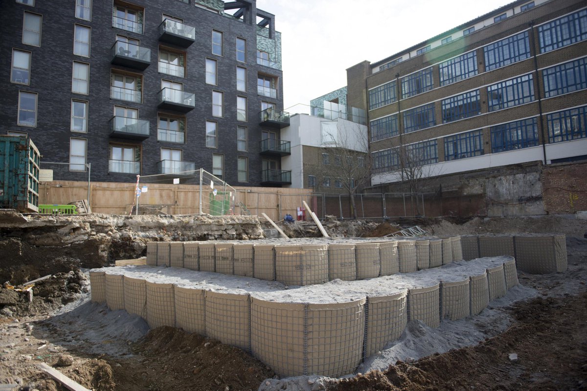Royal Engineers, of 33 EOD, build bunker for Royal Logistic Corp bomb ...