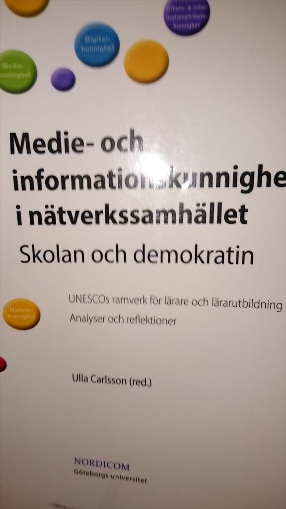 Kent Lundgren on Twitter: "@malinjonsson29 Läser den spännande skriften "Medie- och # ...