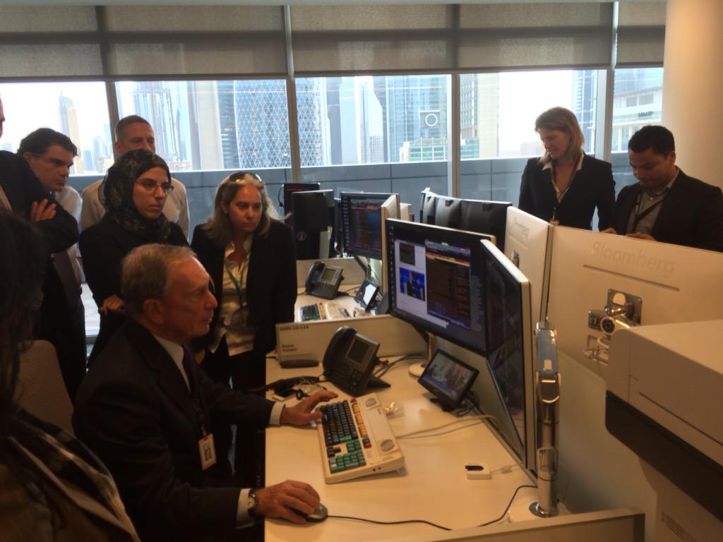 MikeBloomberg visiting the Dubai office of Bloomberg, and showing us a ...