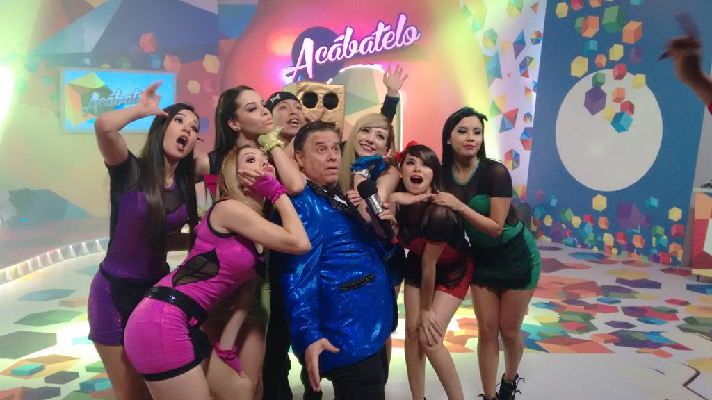 Es hora de la loca y divertida cafetería que se llama Acábatelo ...