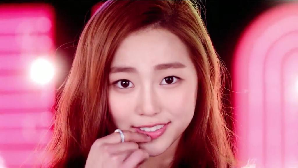 [情報] CLC - Pepe MV & 1st Mini Album《初戀》 - 看板 KoreanPop - 批踢踢實業坊