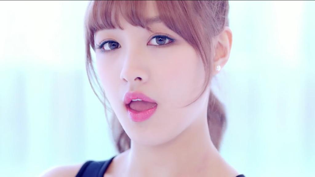 [情報] CLC - Pepe MV & 1st Mini Album《初戀》 - 看板 KoreanPop - 批踢踢實業坊