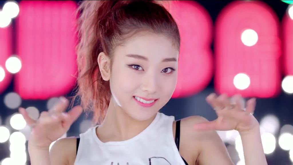 [情報] CLC - Pepe MV & 1st Mini Album《初戀》 - 看板 KoreanPop - 批踢踢實業坊