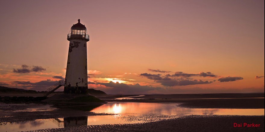 A tall lighthouse at the tail-end of Talacre beach » UHUc9JzyWn A ...
