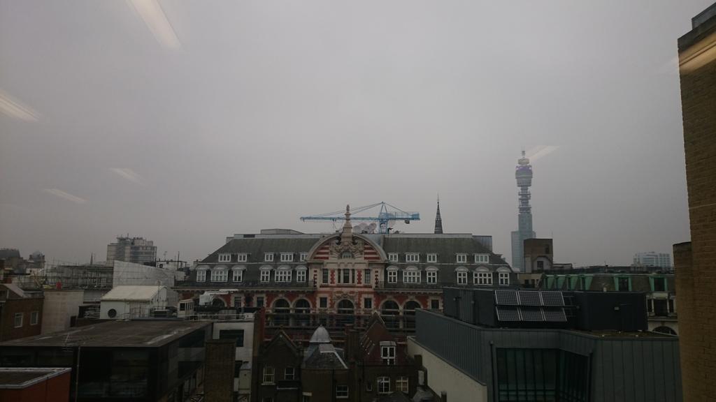 Cloud spoils view of the solar eclipse across London | London - ITV News