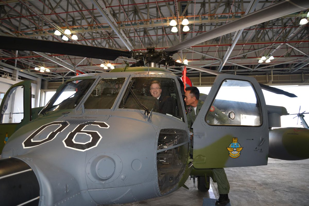 Chapman: @StateDept #PM PDAS Chapman checks out a @Sikorsky S70i ...