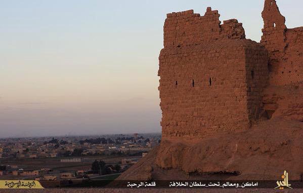 Qal'at ar-Rahba | Rebuilt during the Crusades by Muslims is now under ...