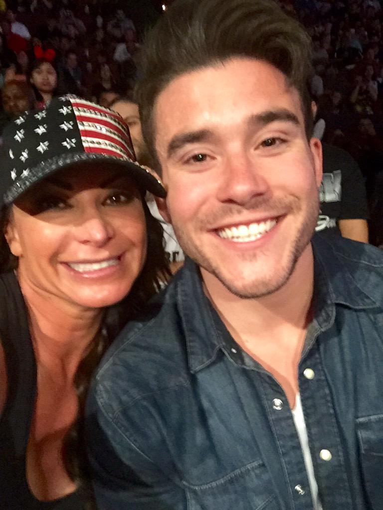 FOTO: Ex diva WWE assiste ad un live event | Zona Wrestling