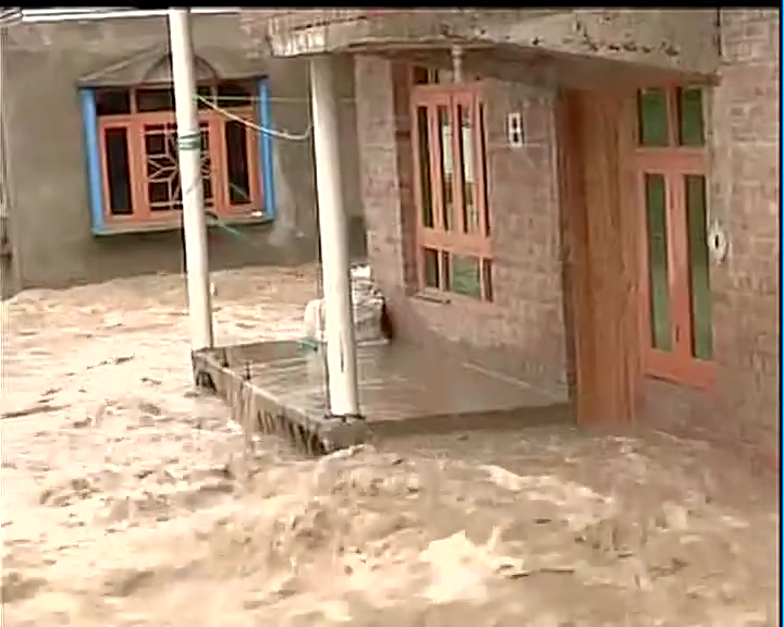 Jammu And Kashmir Flood Two Houses Sink 16 Feared Trapped 100 Ndrf