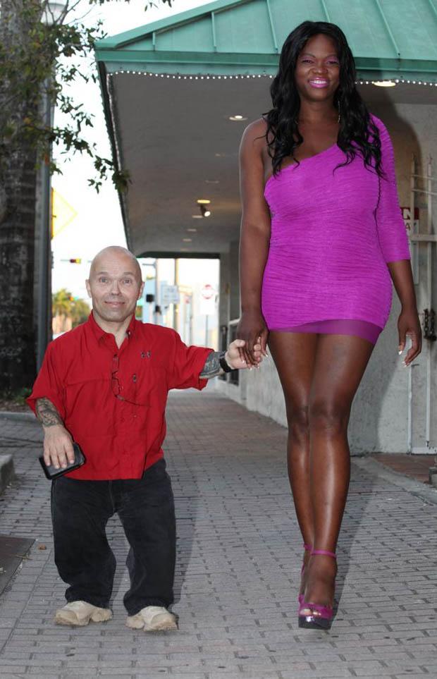 Bodybuilding dwarf finds love with 6ft 3in transgender woman: 'I’m the ...