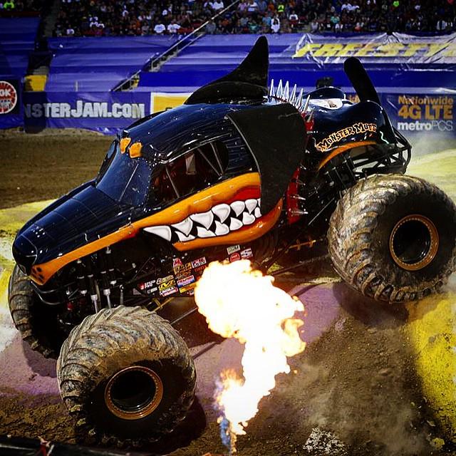Monster Mutt Rottweiler Monster Truck