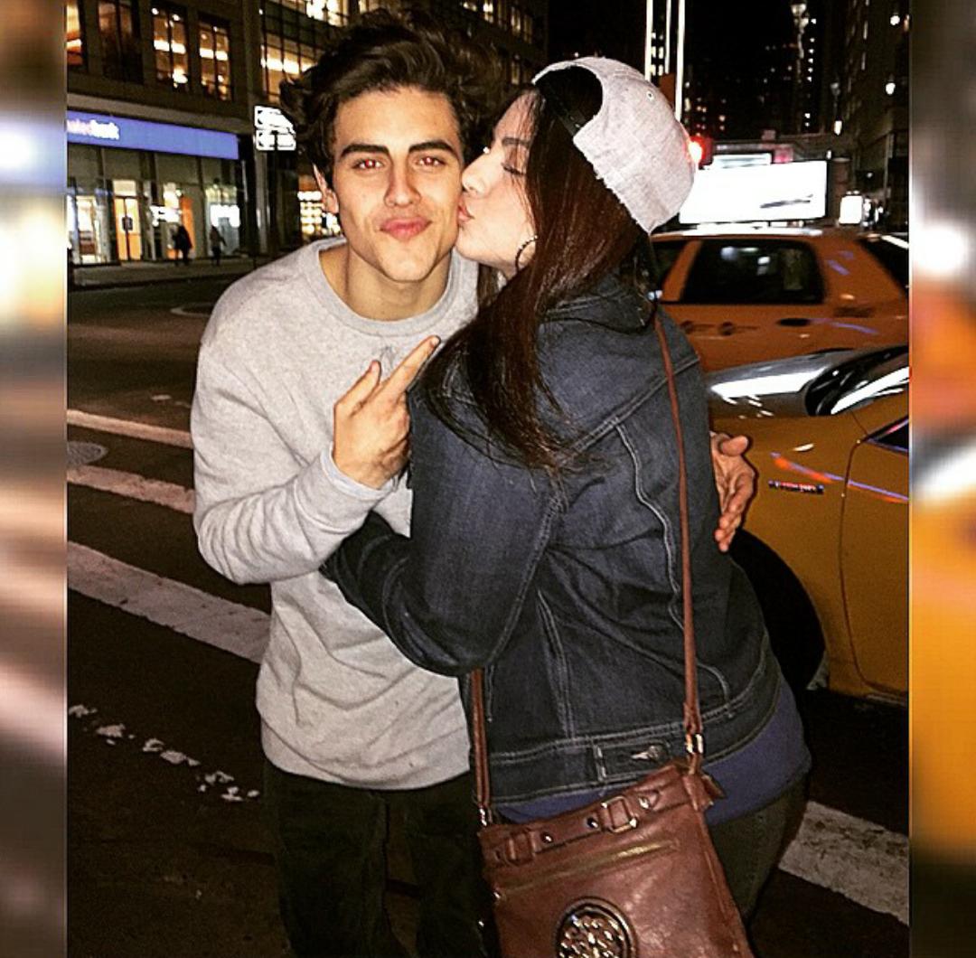 Jack Gilinsky Kissing Fans