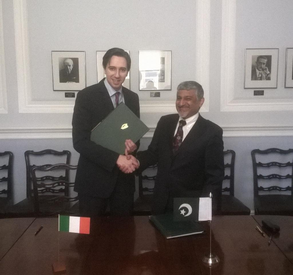 Min SimonHarrisTD with Dr Syed Rizwan Ahmed at the signing of a Double ...