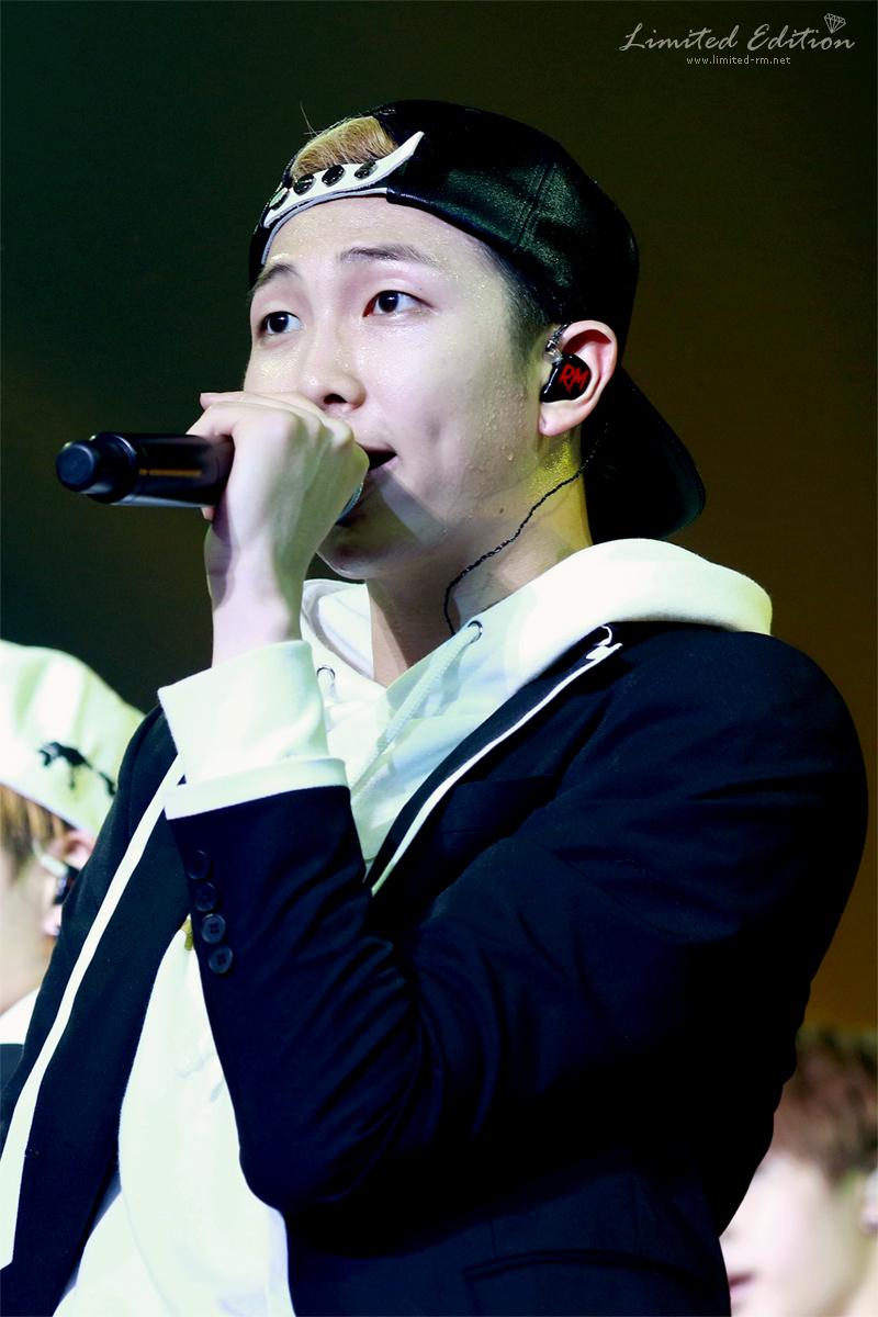 다섯번째 계절 on Twitter: "RT @limited_RM: [PIC UP] 150329 BTS BEGINS #랩몬스터 2pic 업로드 그대의 어디를 움켜쥐어 잠시 ...