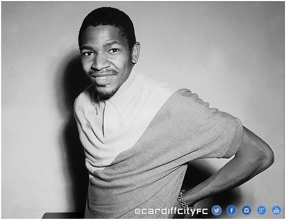 Steve Mokone: ‘niet alleen voetbalheld, maar ook zeer gewelddadig’ - NRC