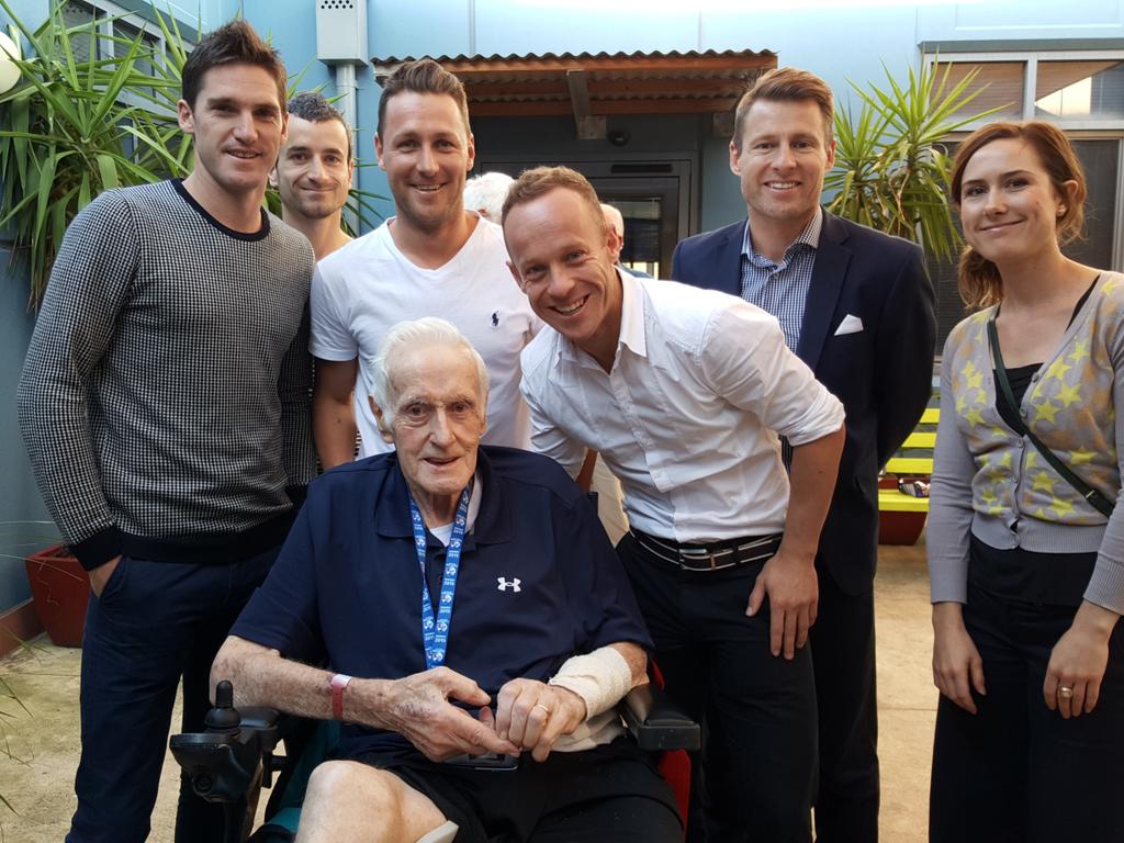 Chris Donlon on Twitter: "Frank Knight #aflua life member presentation http://t.co/zoGkOI3tpX"