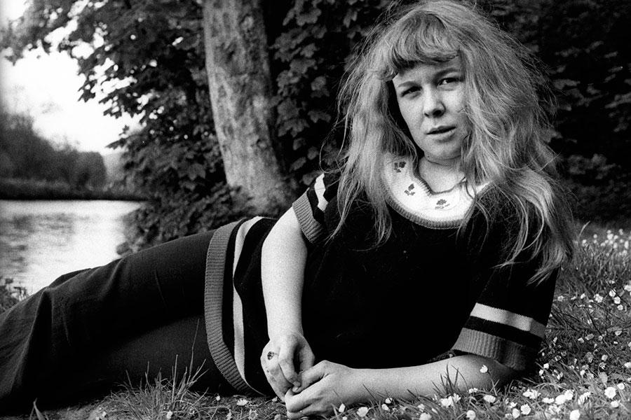 Iconic folk singer Sandy Denny died 37 years ago today - here's why she ...