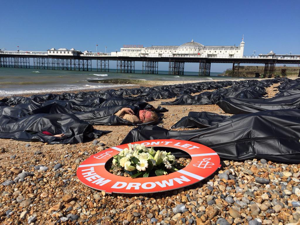 Body bags protest on Brighton beach over migrant crisis - ITV News