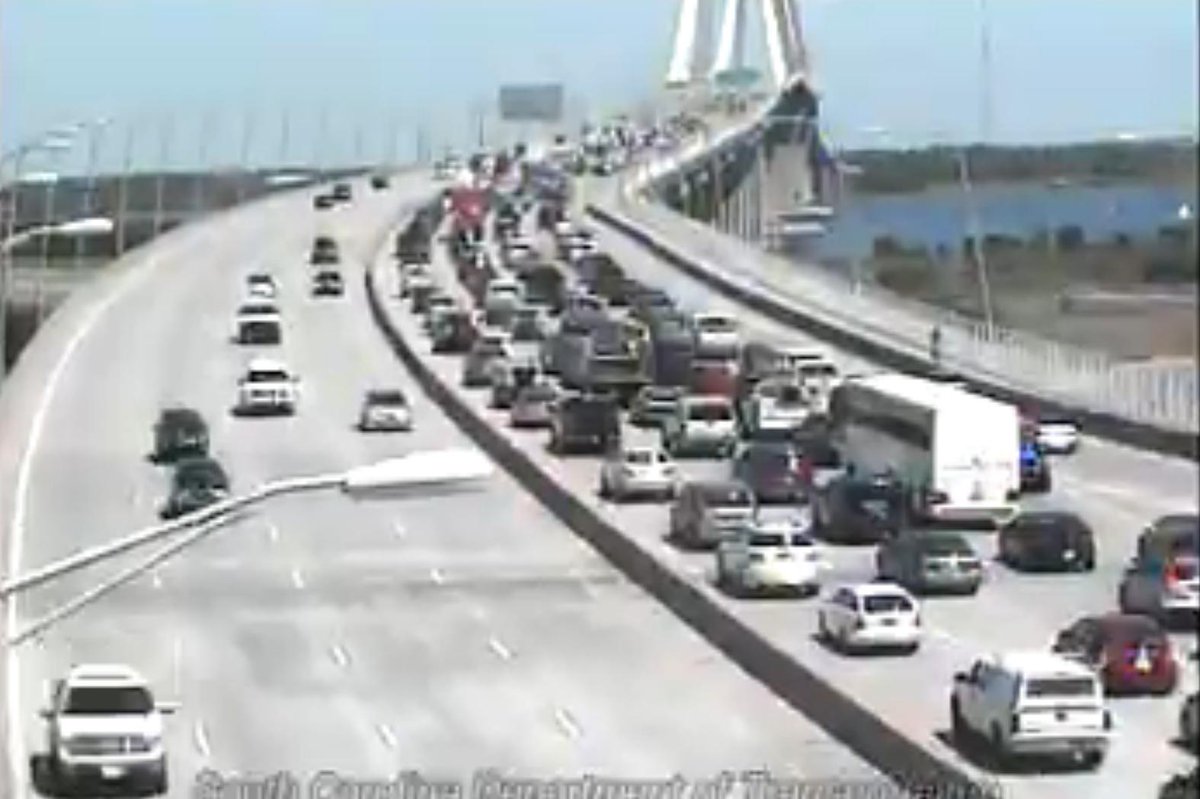 RT mboughtonPC - Traffic cams are showing northbound lanes of Ravenel ... RT mboughtonPC - Traffic cams are showing northbound lanes of Ravenel ...